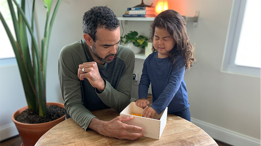 Jueguen un juego para descubrir los sentidos |… | PBS KIDS for Parents