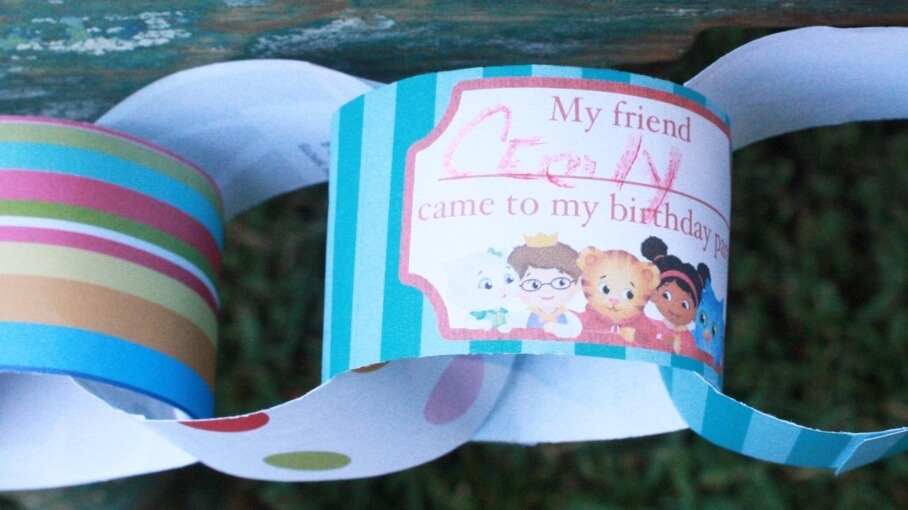 Guest Book Paper Link Chain | Crafts for Kids | PBS KIDS for Parents