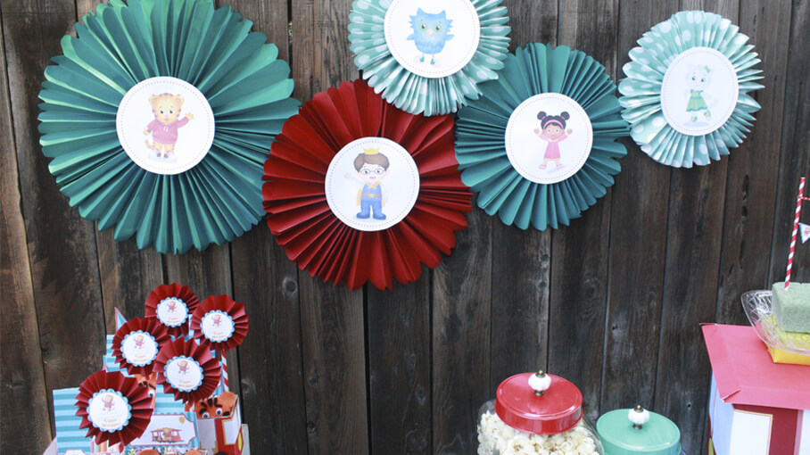 Paper Pinwheel Medallions | Crafts for Kids | PBS KIDS for Parents
