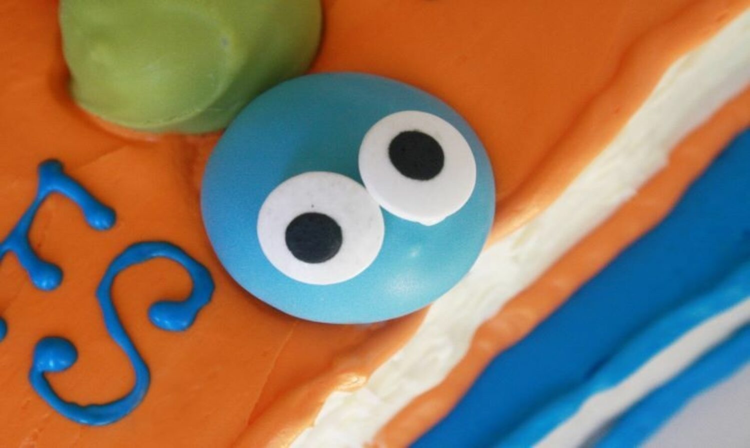 Bookworm Cake | Recipes for Kids | PBS KIDS for Parents