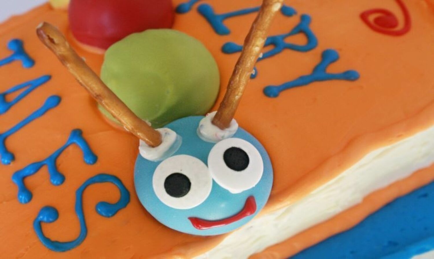 Bookworm Cake | Recipes for Kids | PBS KIDS for Parents