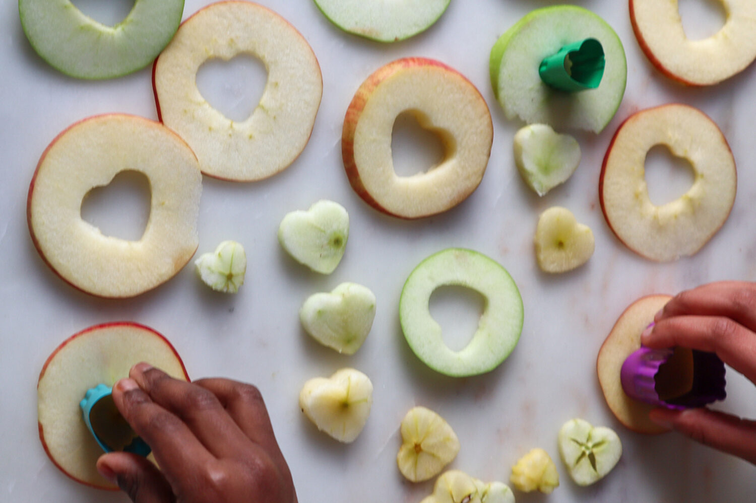 Make Valentine's Day Heart Apple Chips |… | PBS KIDS for Parents