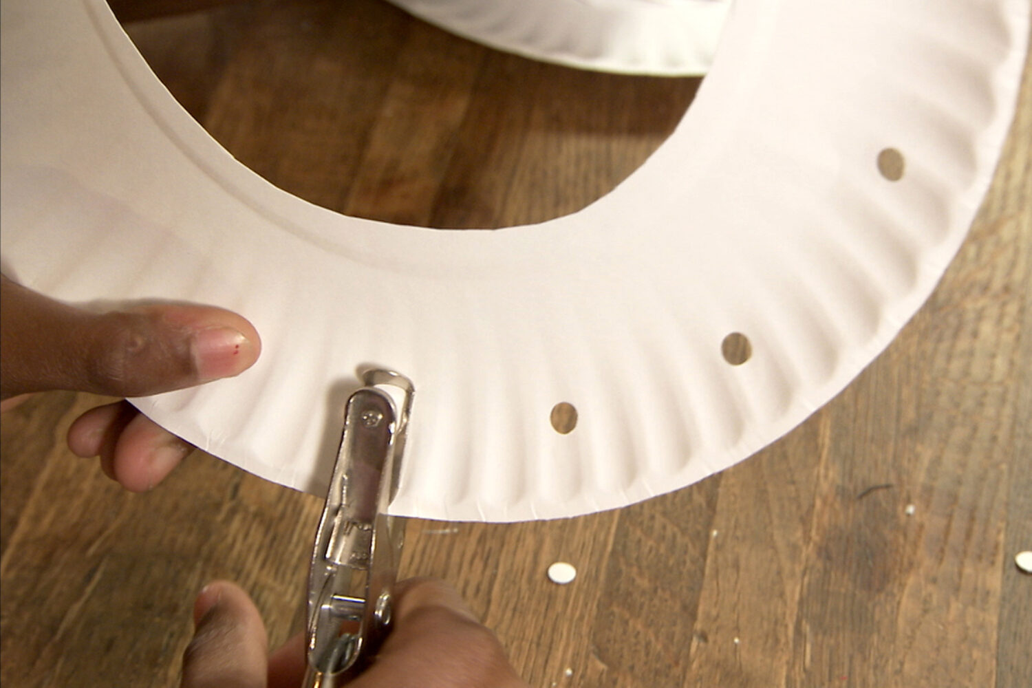 Create a Yup’ik Dance Fan | Crafts for Kids | PBS KIDS for Parents