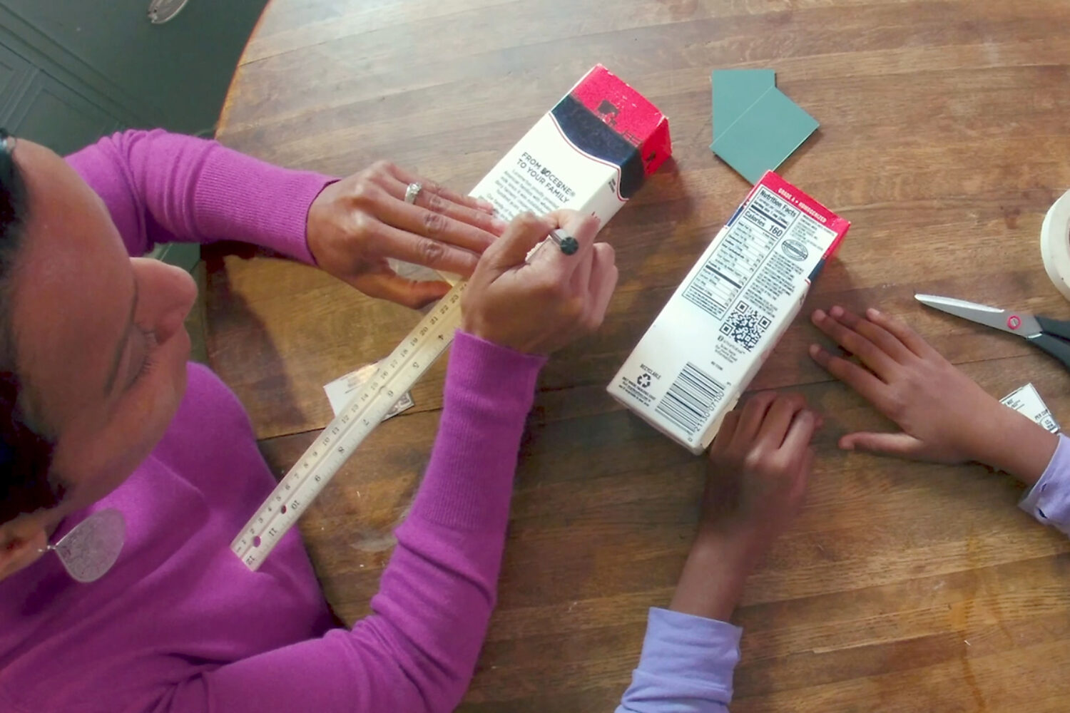 Make a Periscope With Milk Cartons | Crafts… | PBS KIDS for Parents