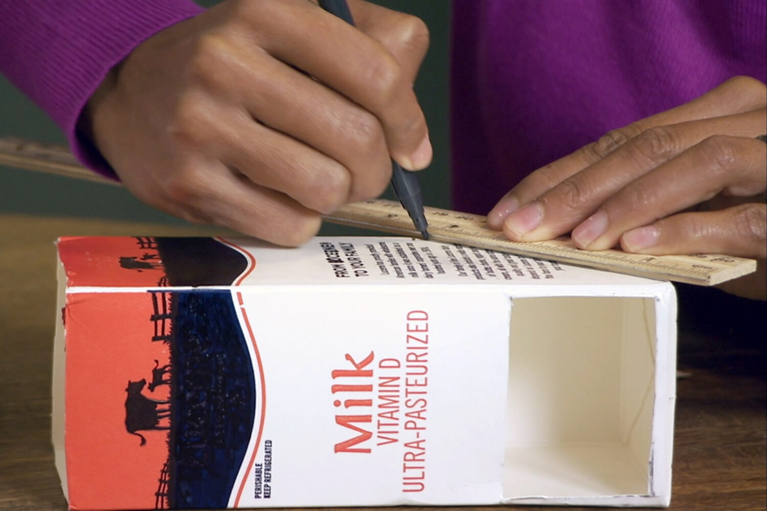 Make a Periscope With Milk Cartons | Crafts… | PBS KIDS for Parents