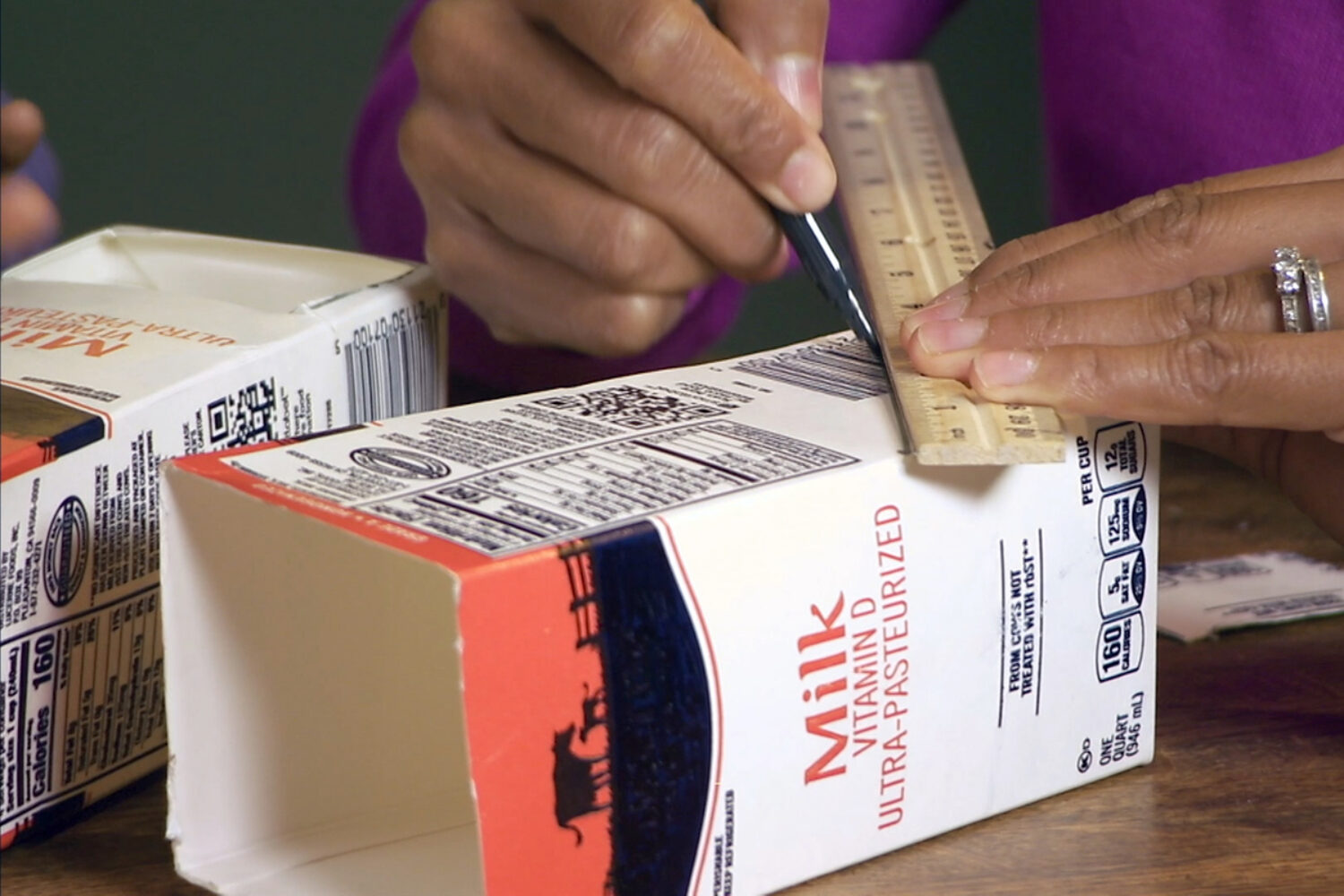 Make a Periscope With Milk Cartons | Crafts… | PBS KIDS for Parents