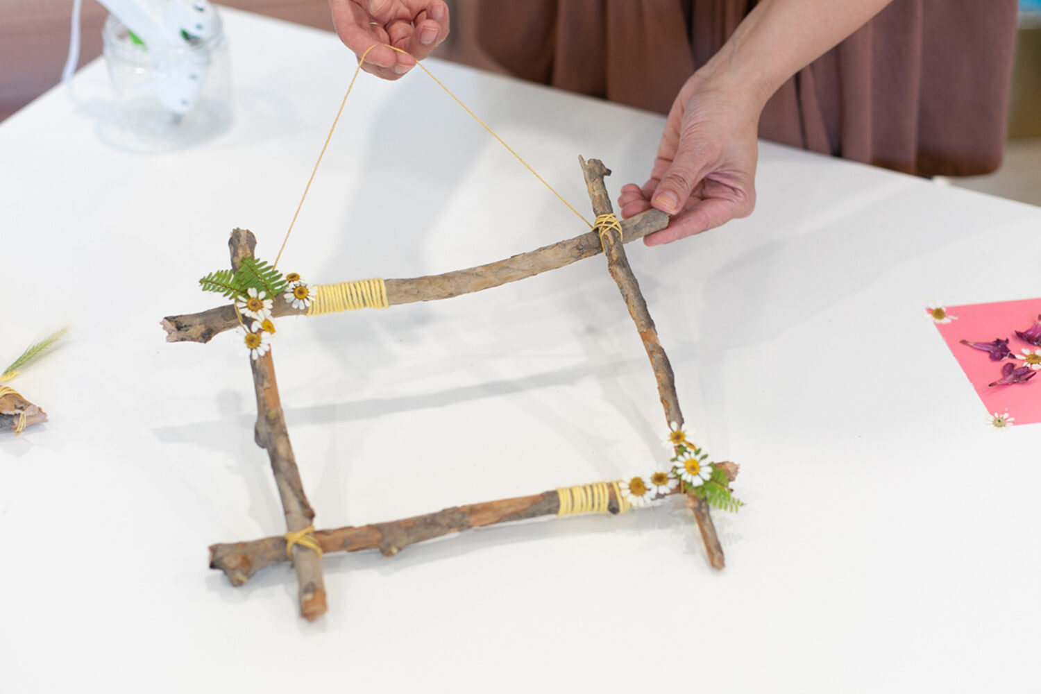 Nature Art Picture Frames | Crafts for Kids | PBS KIDS for Parents