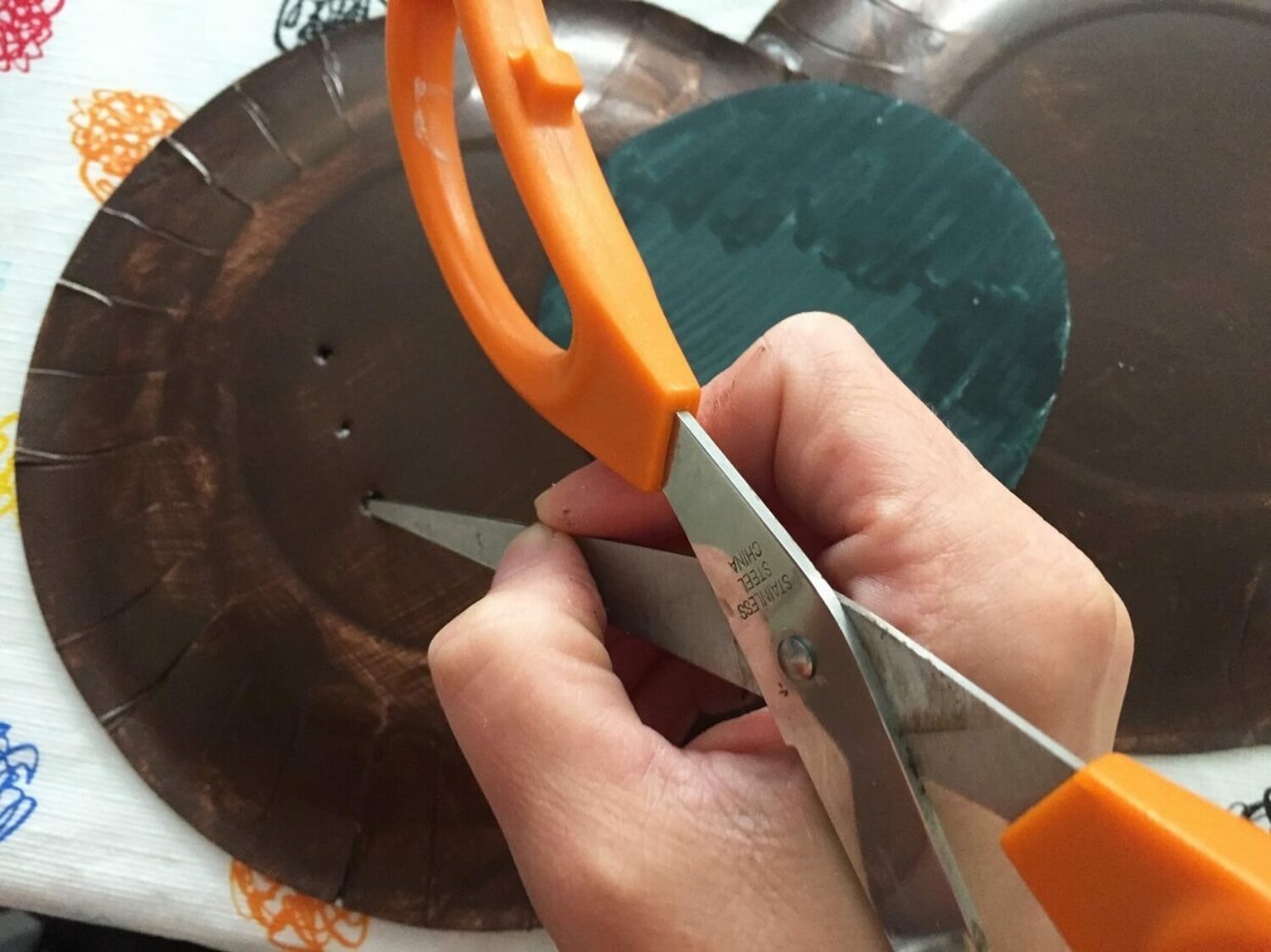 Paper Plate Ukulele | Crafts for Kids | PBS KIDS for Parents