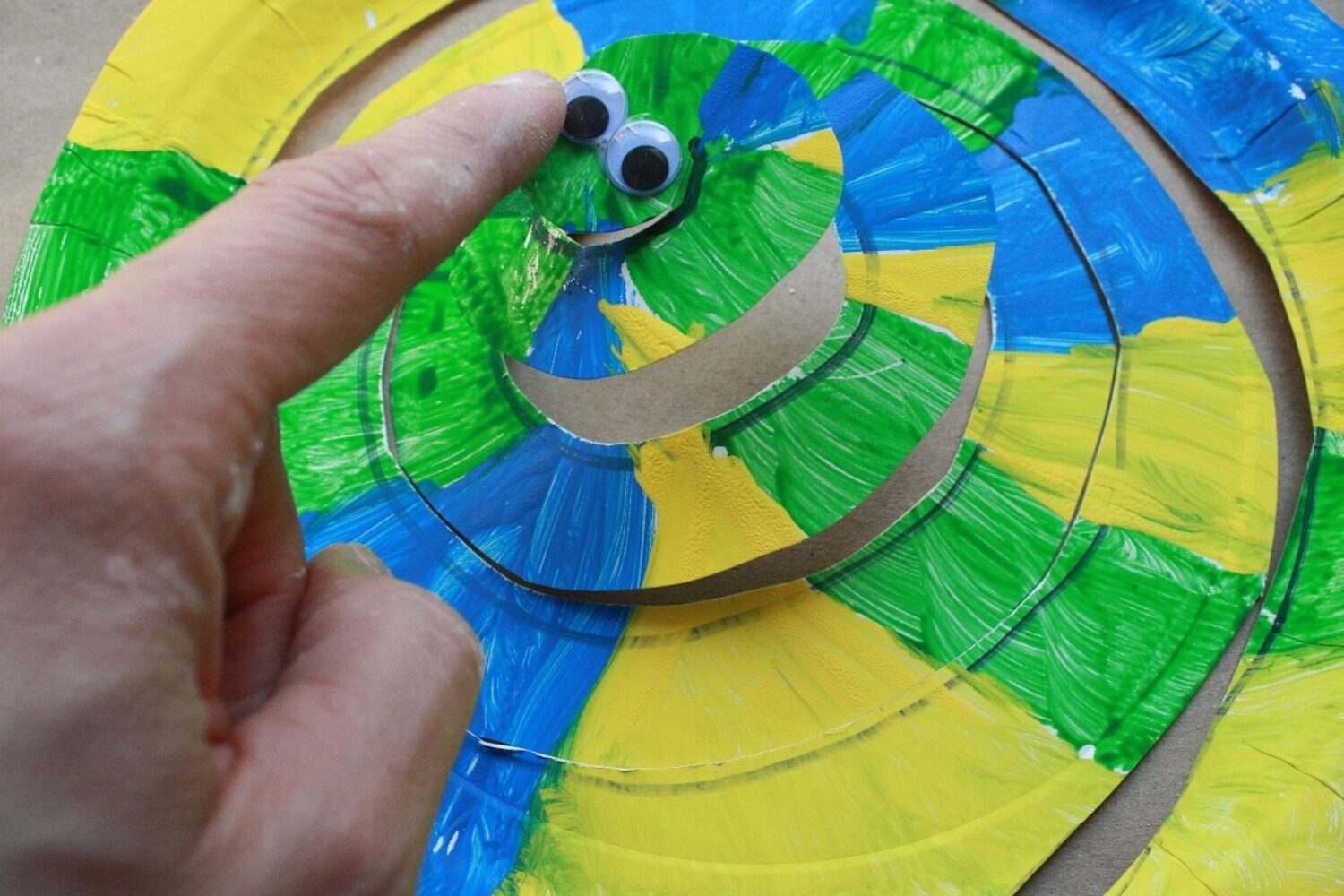 Paper Plate Snakes | Crafts for Kids | PBS KIDS for Parents